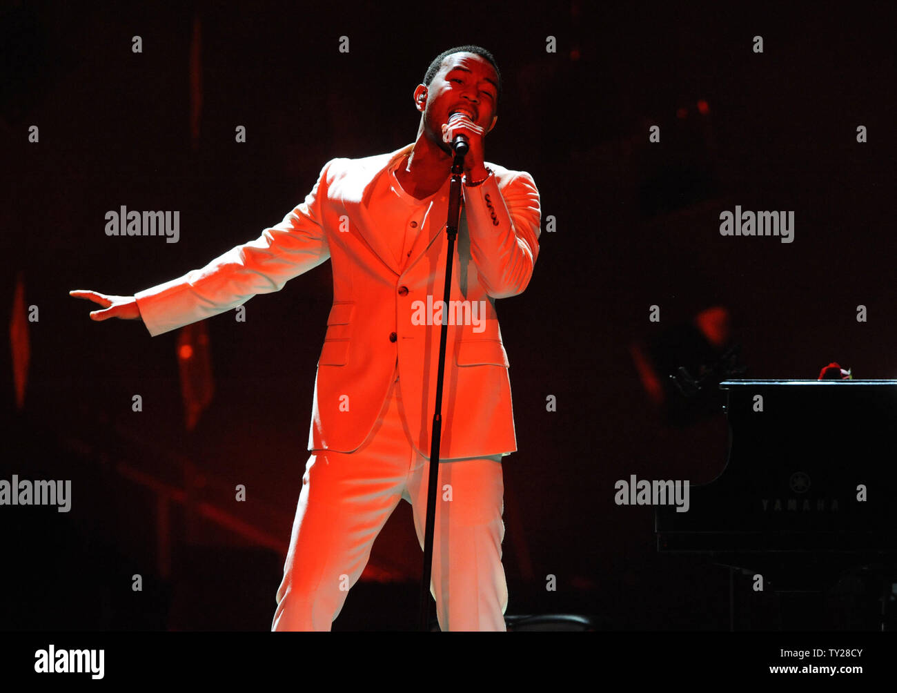 Sade singer hi-res stock photography and images - Alamy