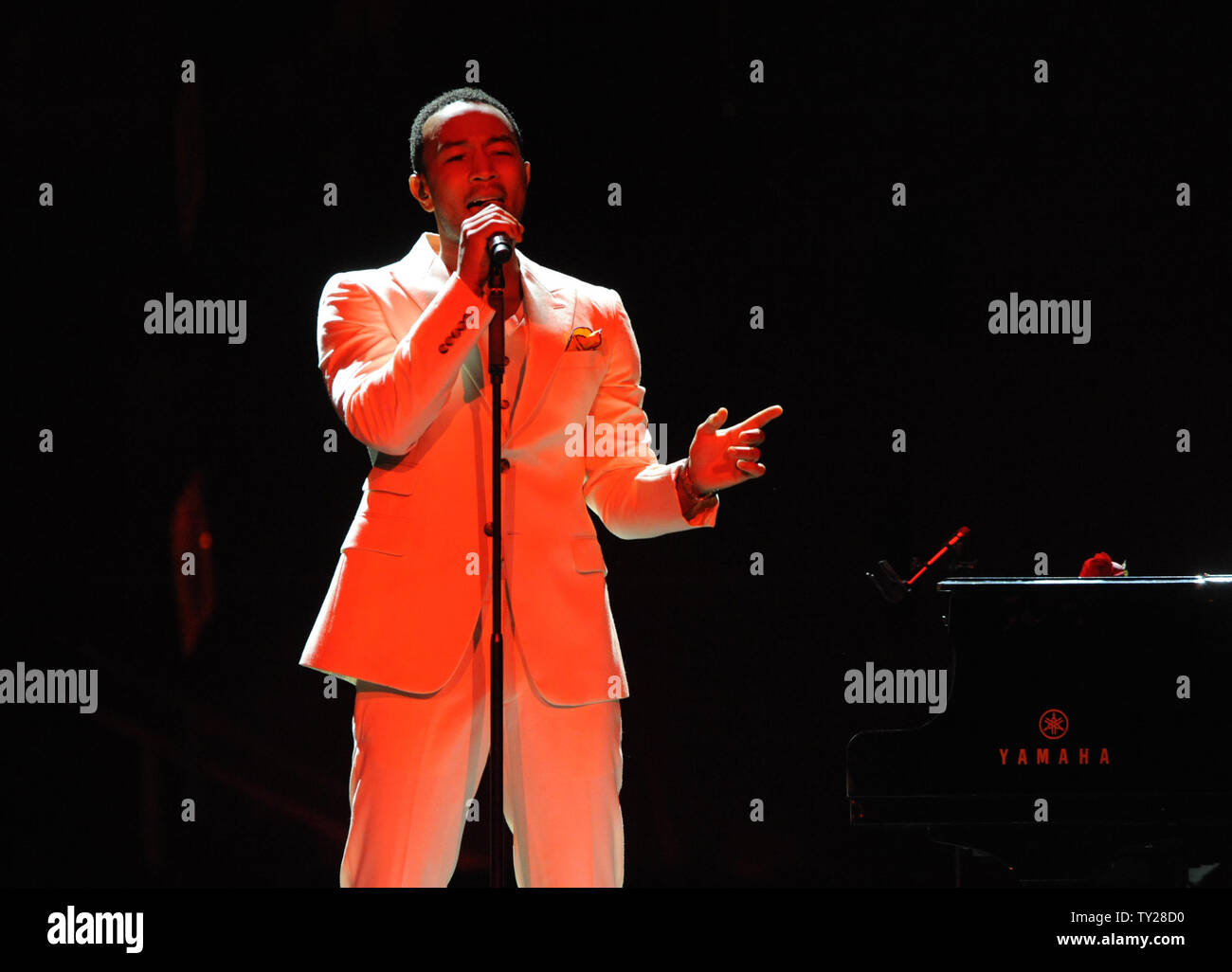Sade singer hi-res stock photography and images - Alamy