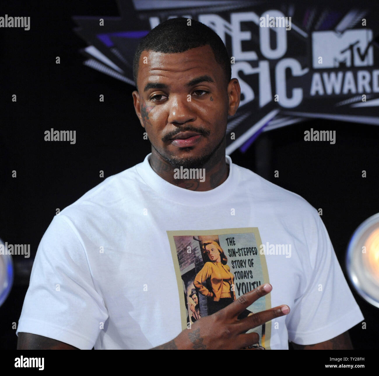 Rapper The Game arrives holding a snake at the MTV Video Music Awards ...