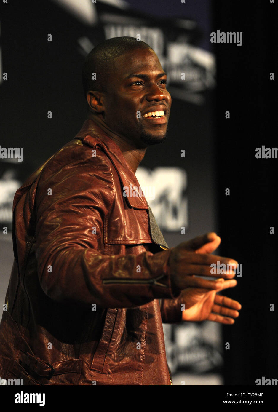 Comedian Kevin Hart was a presenter and appears backstage at the 2011 ...