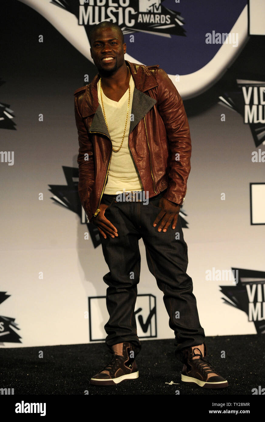 Comedian Kevin Hart was a presenter and appears backstage at the 2011 ...