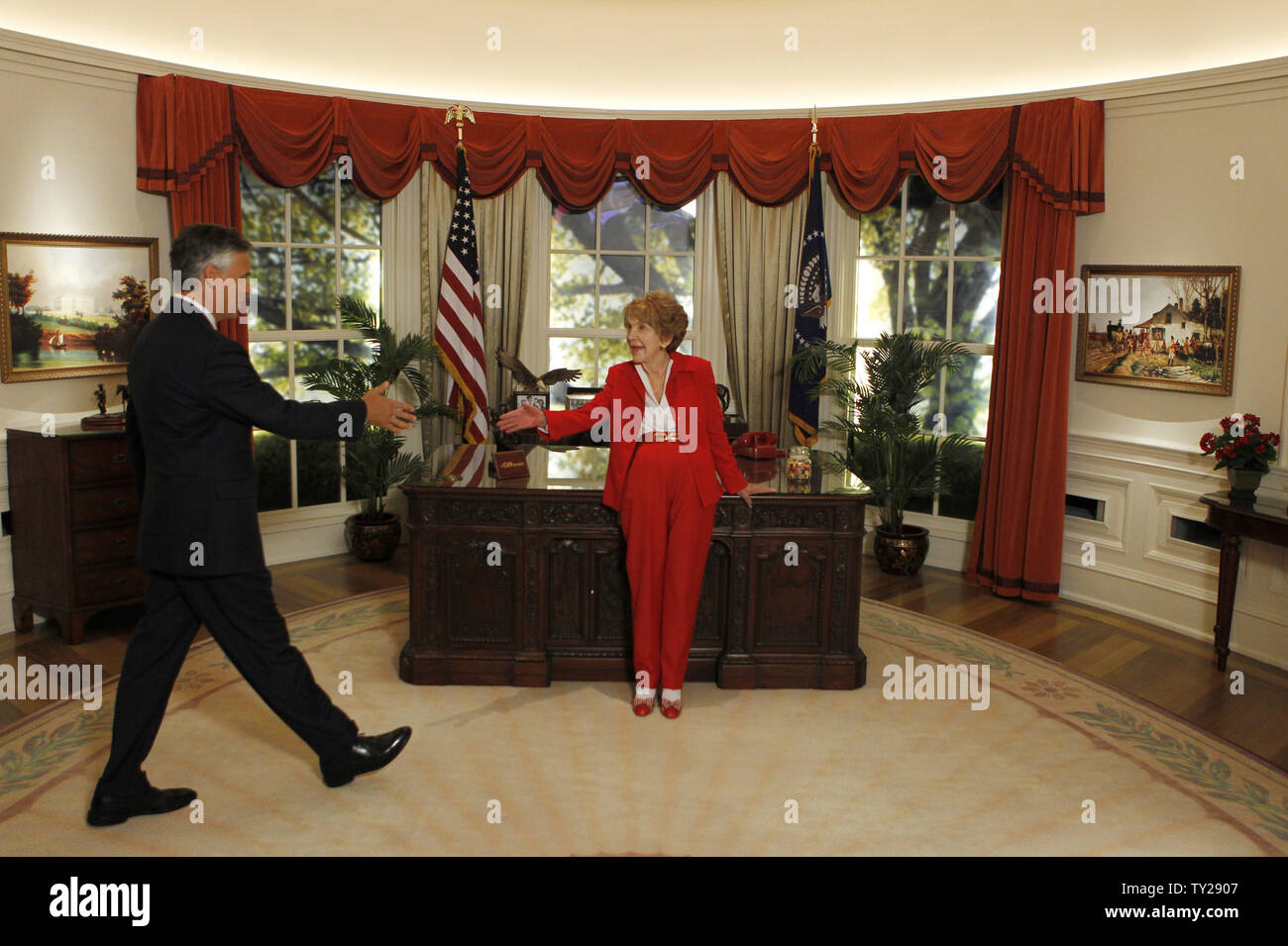 Former first lady Nancy Reagan greets presidential candidates Jon ...