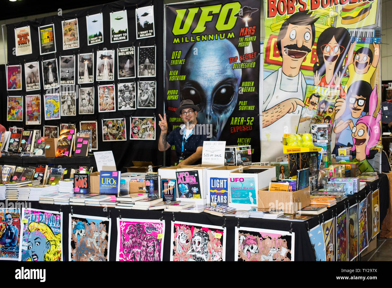 vendor booth, exhibitors floor, AlienCon, Los Angeles Convention Center ...