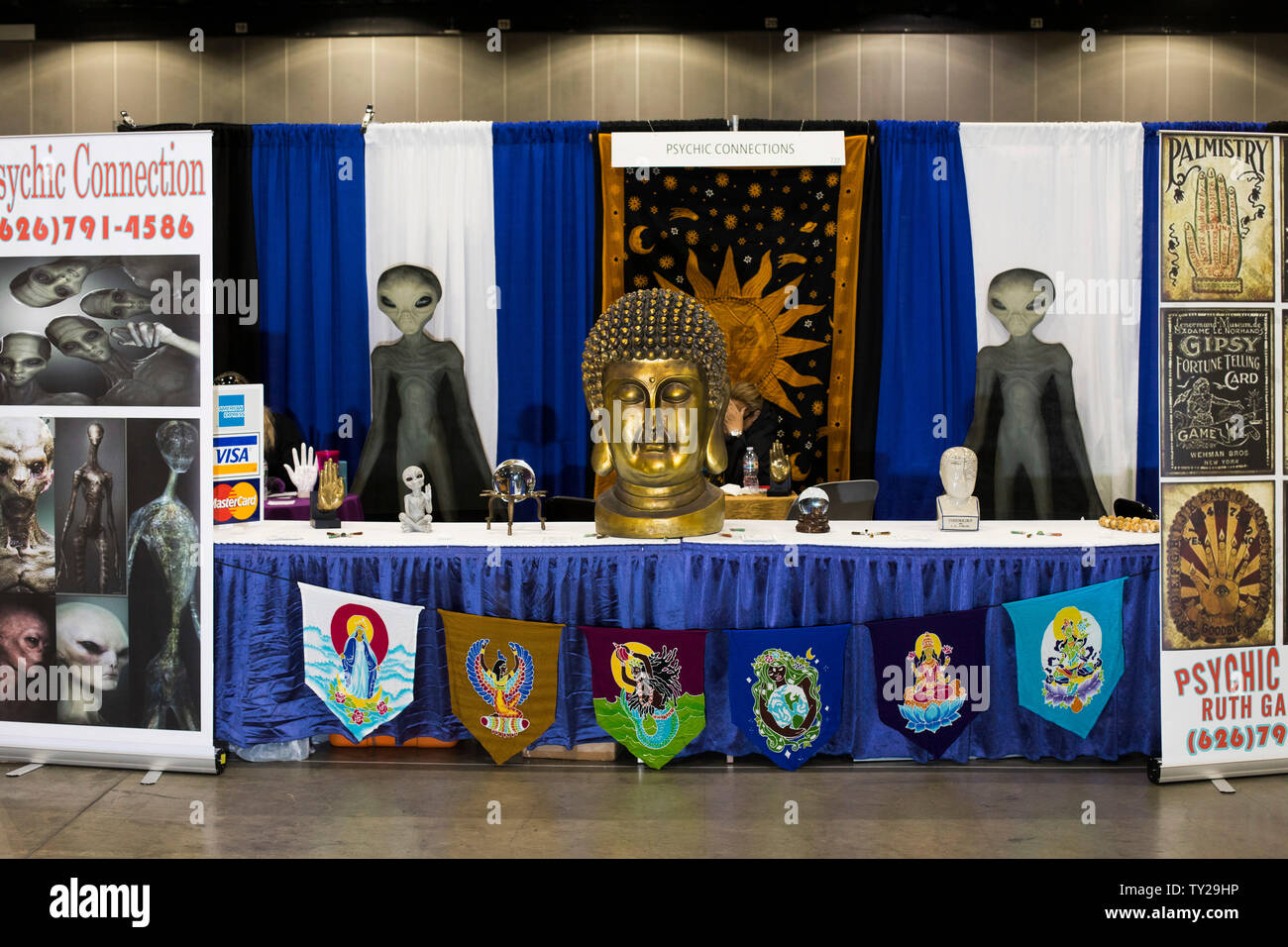 vendor booth, exhibitors floor, AlienCon, Los Angeles Convention Center ...