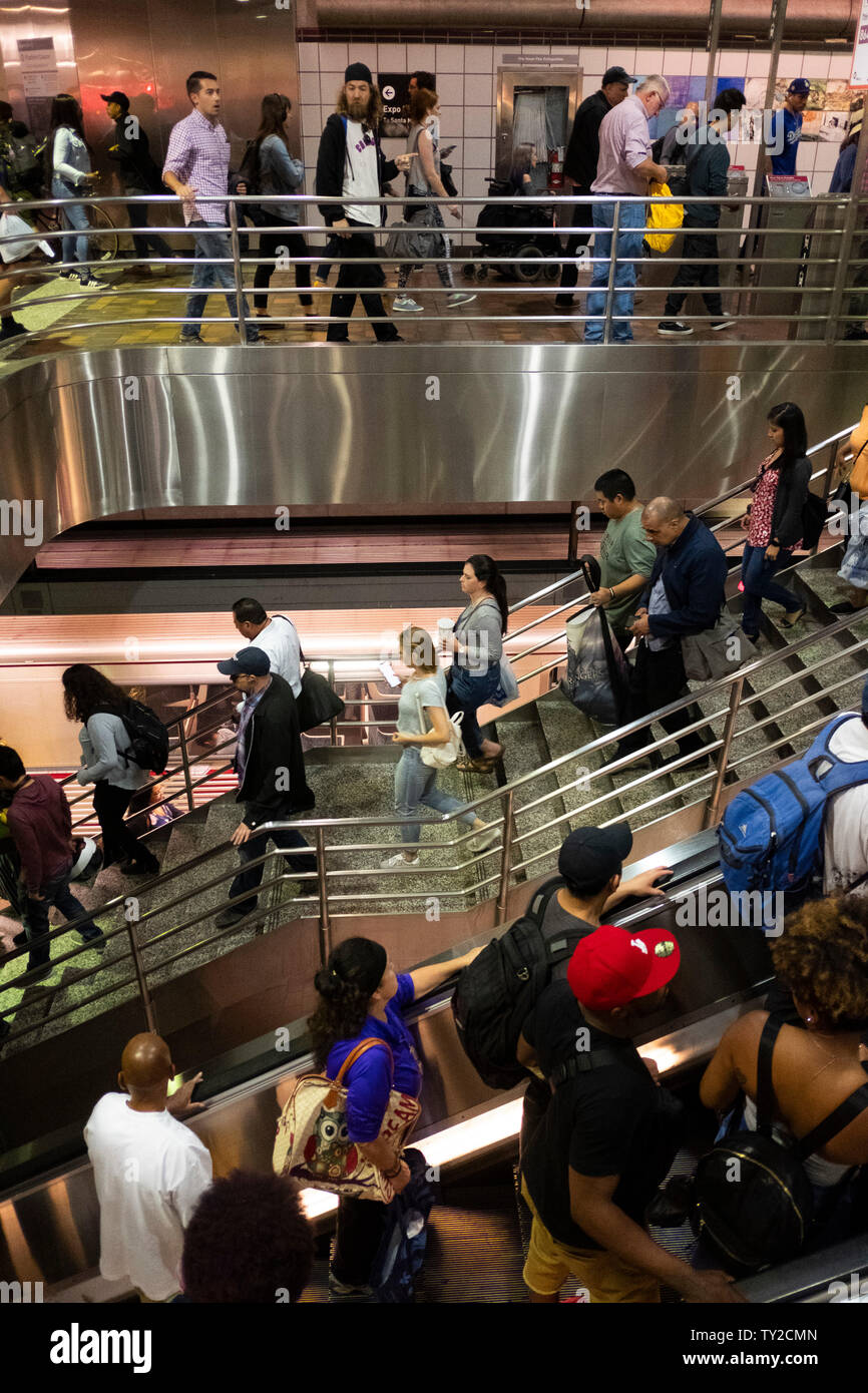 7th Street Metro Center station, LA Metro, Rush Hour crowd, Los Angeles ...