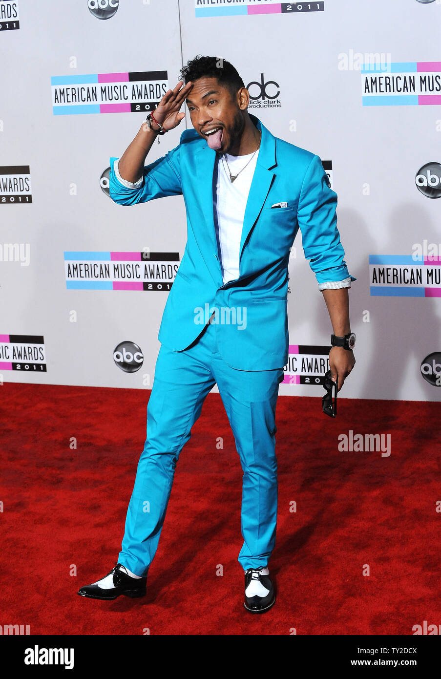 Singer Migue arrives at the 39th American Music Awards at Nokia Theatre ...
