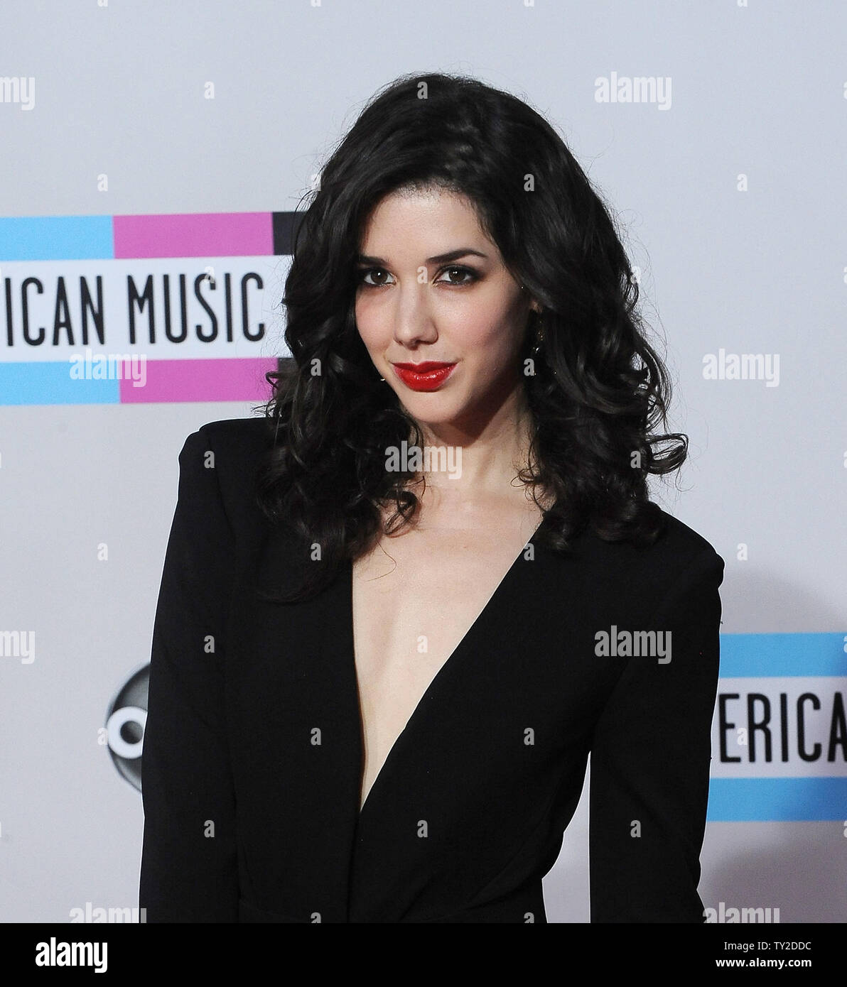 Actress Erica Dasher arrives at the 39th American Music Awards at Nokia ...