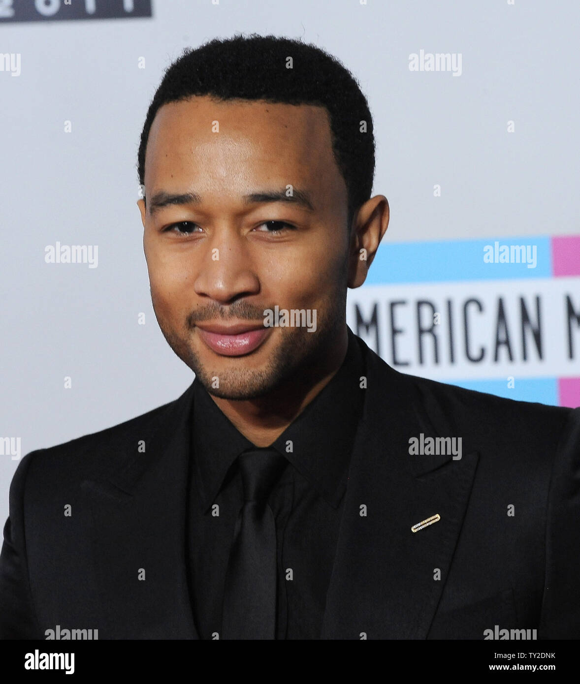 Singer John Legend arrives at the 39th American Music Awards at Nokia ...