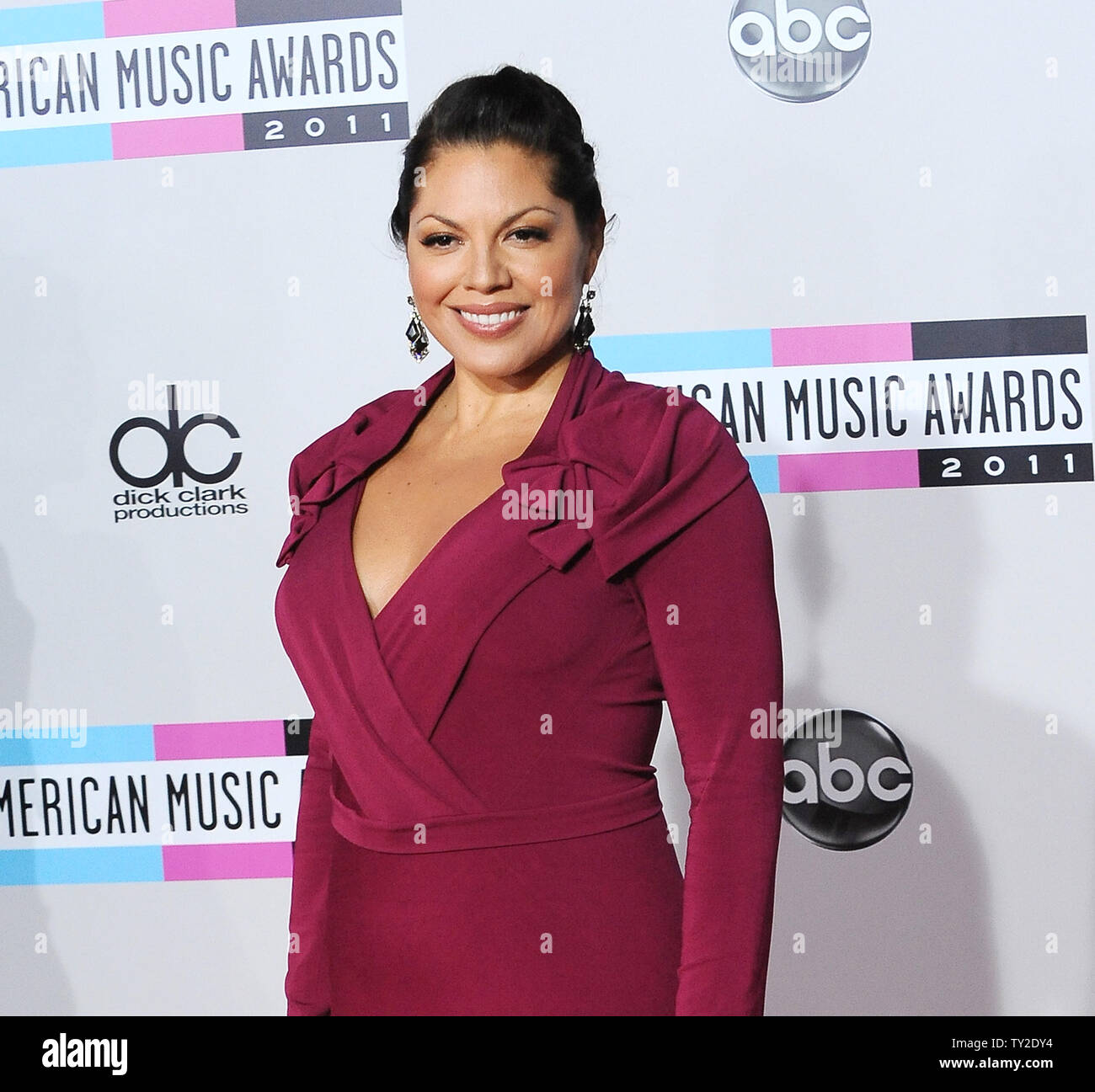 Actress Sara Ramirez arrives at the 39th American Music Awards at Nokia ...