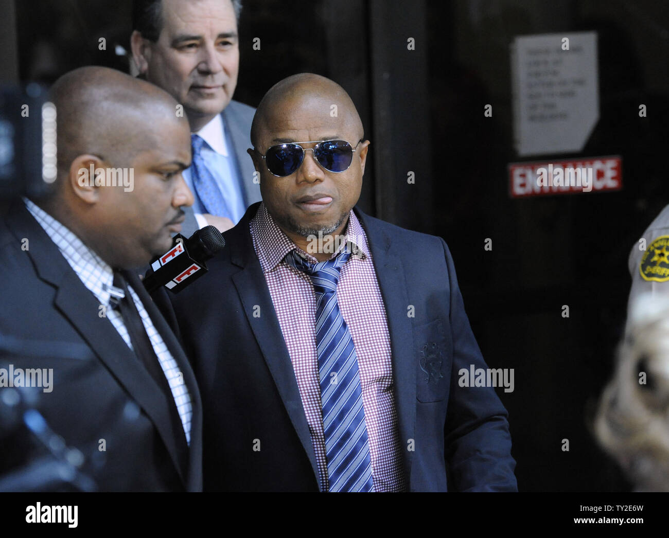 Michael jackson leaves hi-res stock photography and images - Alamy