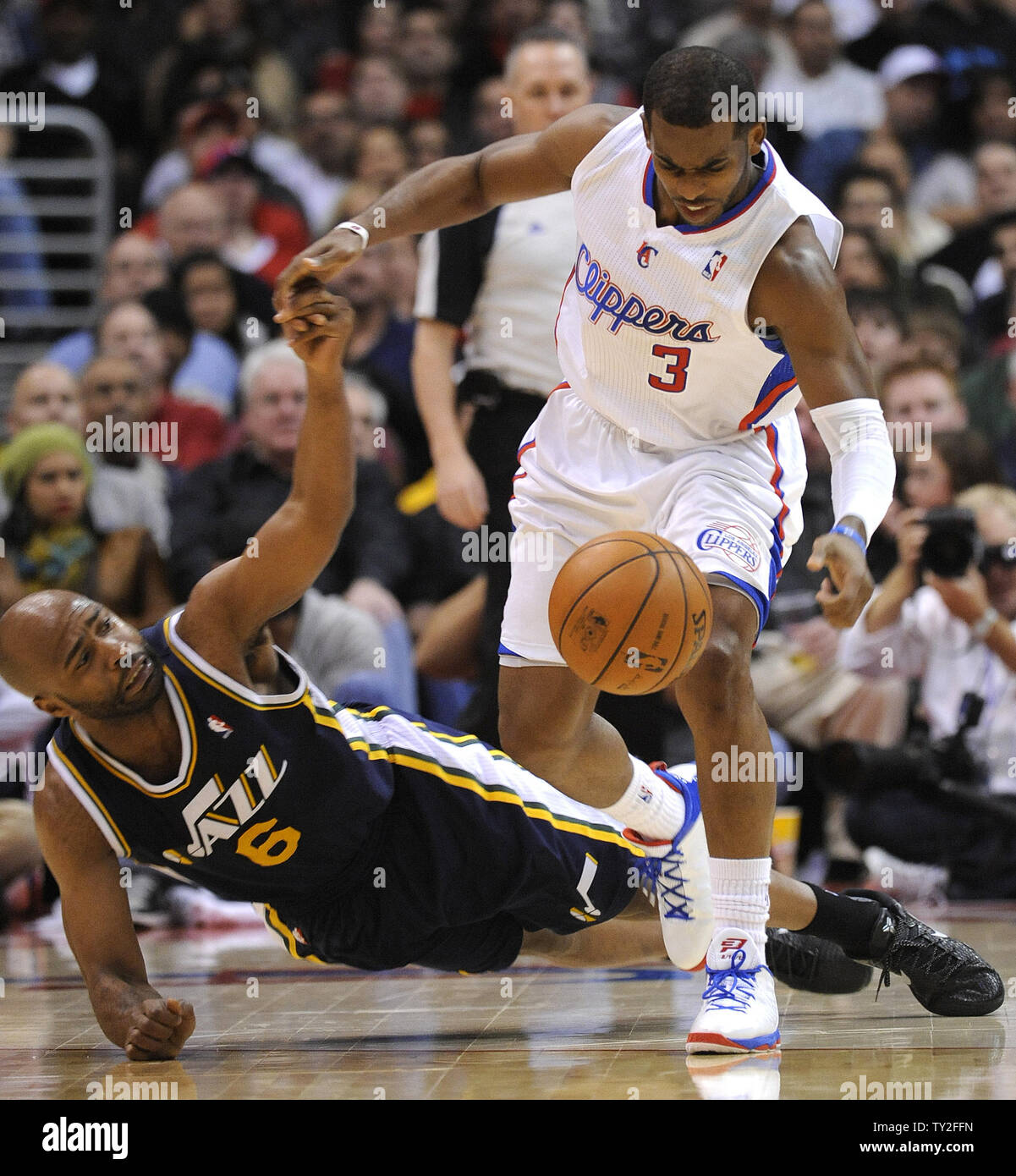 Los Angeles Clippers point guard Chris Paul (3) keeps the ball away ...