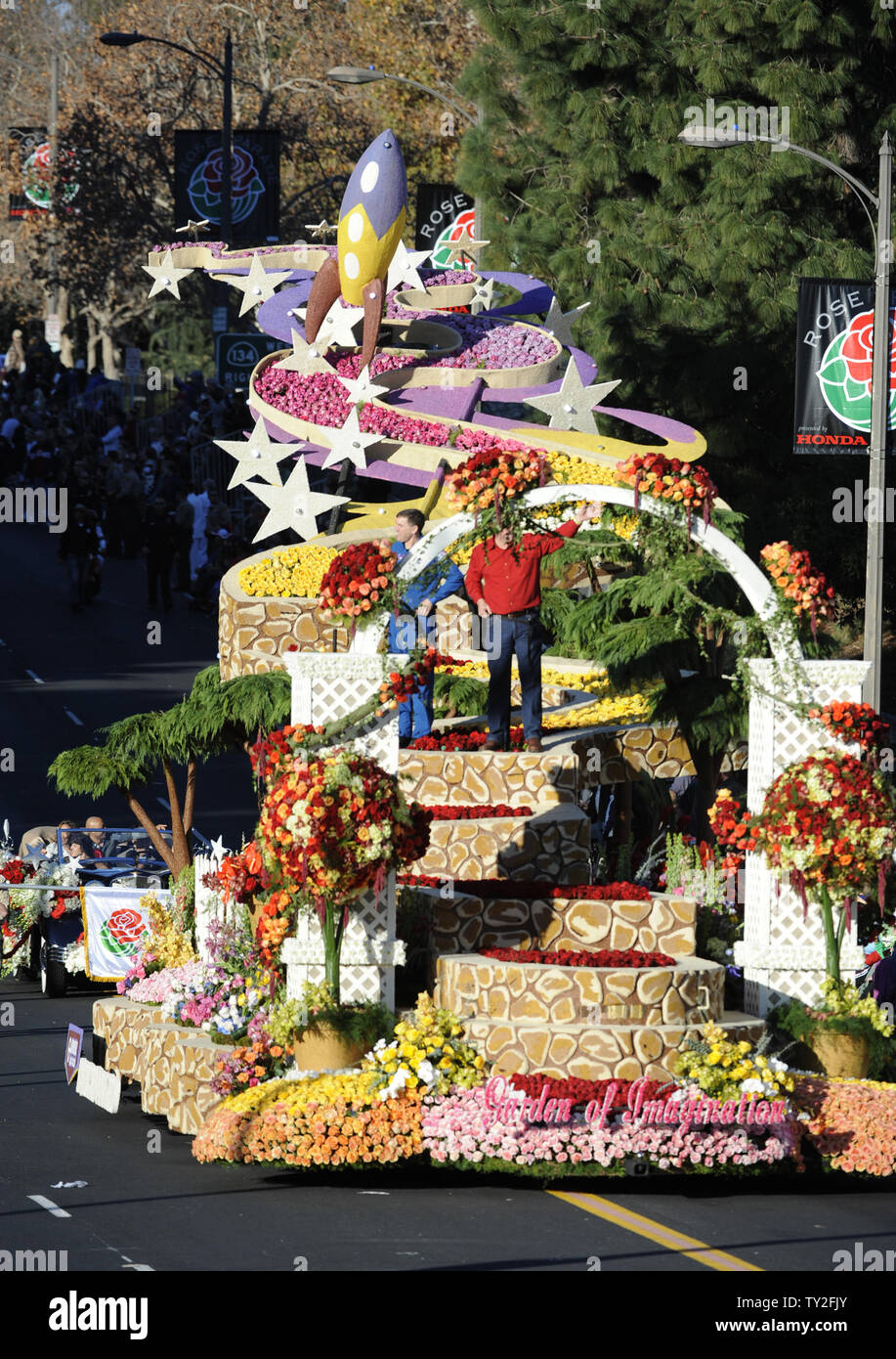 2012 Rose Parade Float High Resolution Stock Photography and Images - Alamy