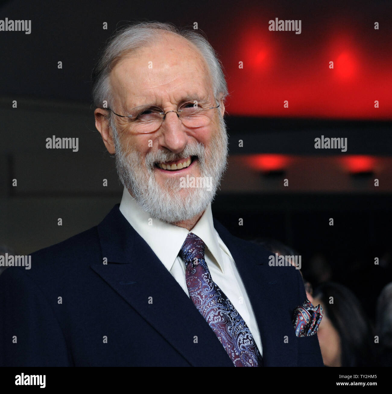 Actor james cromwell hi-res stock photography and images - Alamy