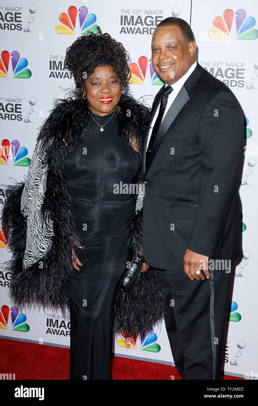Singer Loretta Devine (L) and guest arrive at the 43rd NAACP Image ...