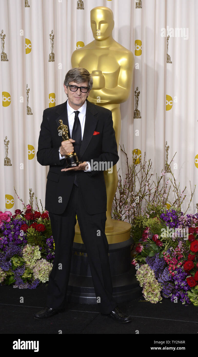 Rick Carter holds his Oscar for Achievement in Production Design for ...