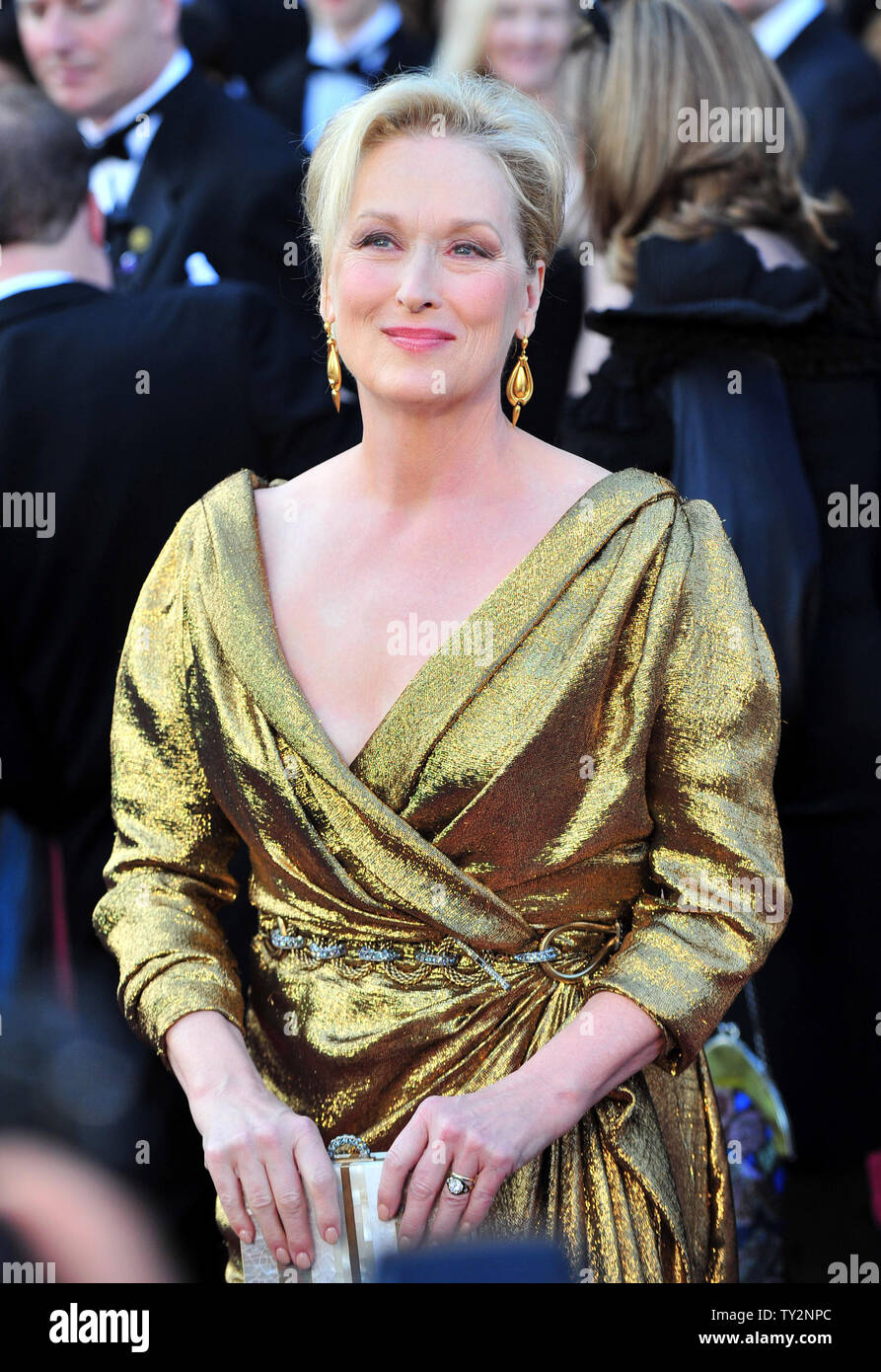 Meryl Streep arrives on the red carpet at the 84th Academy Awards at ...