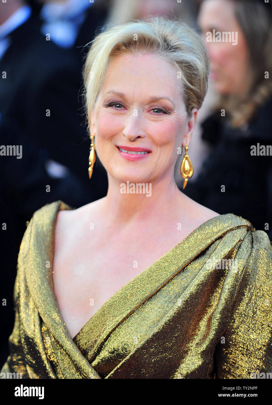 Meryl Streep arrives on the red carpet at the 84th Academy Awards at ...