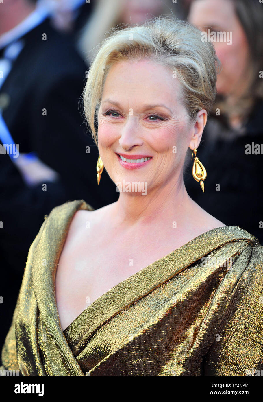 Meryl Streep arrives on the red carpet at the 84th Academy Awards at ...