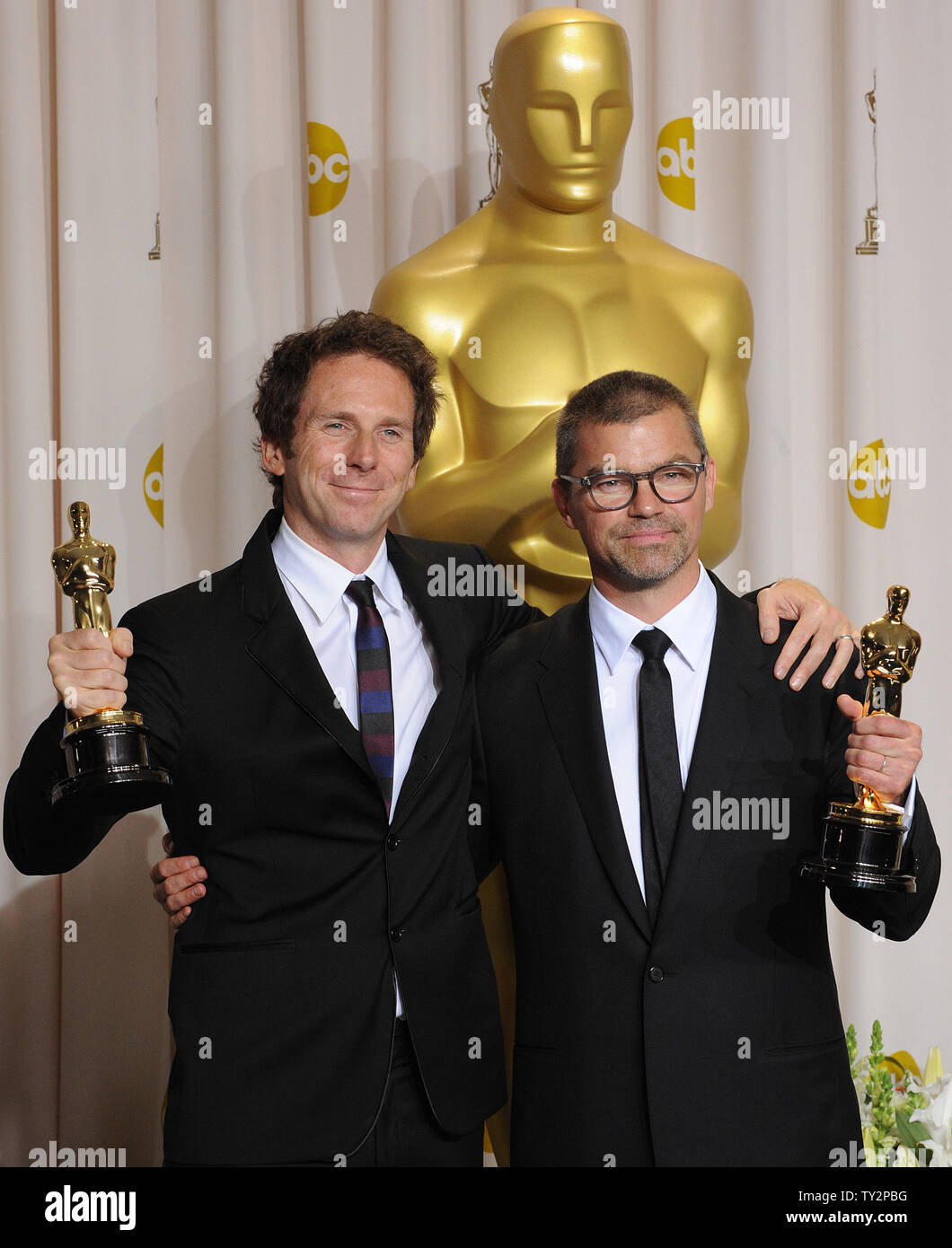 Kirk Baxter and Angus Wall hold their Film Editing Oscars while ...