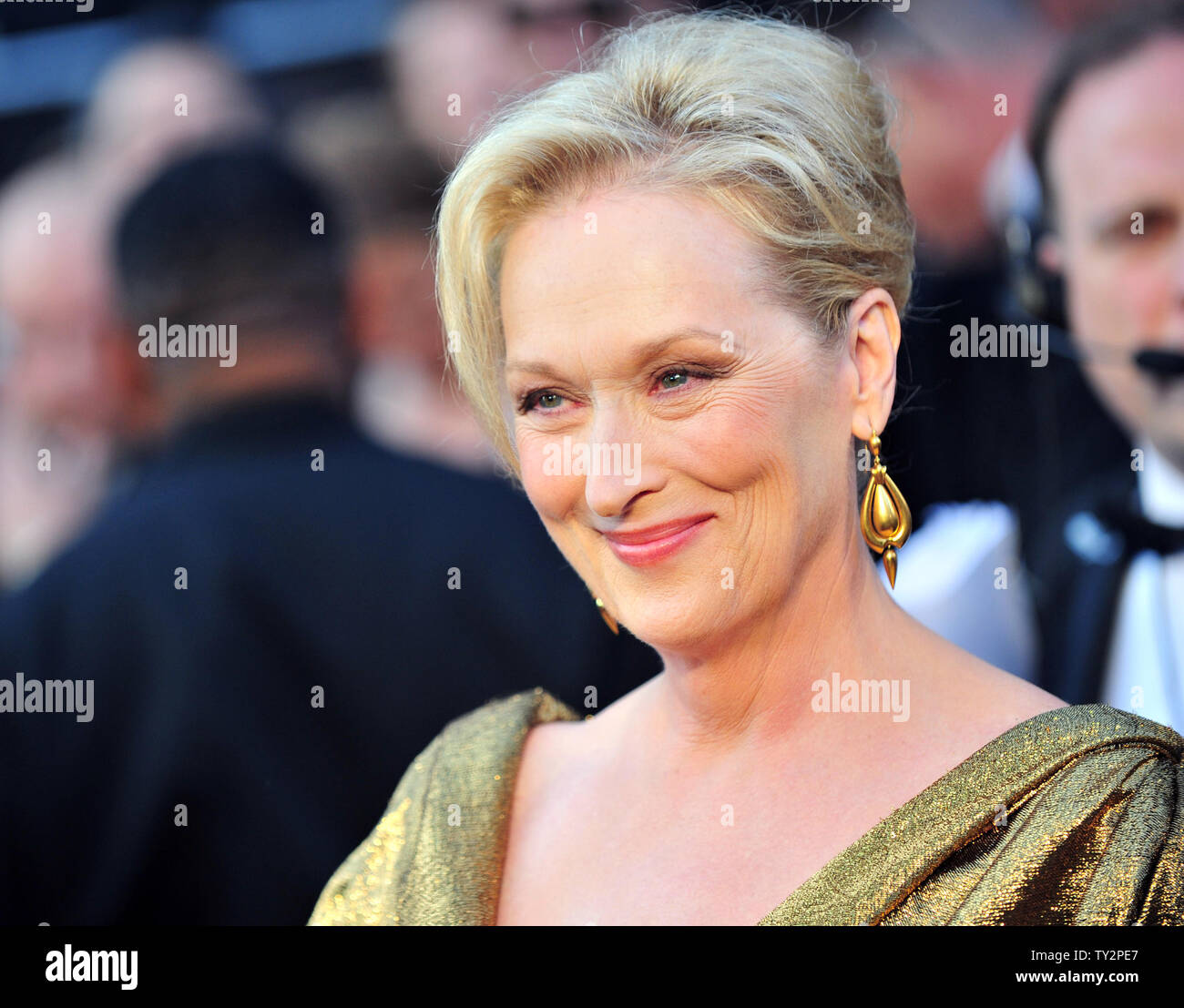 Meryl Streep arrives on the red carpet at the 84th Academy Awards at ...