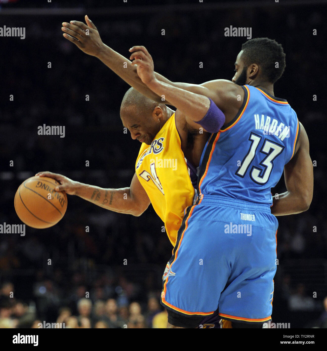 Kobe bryant shooting hi-res stock photography and images - Alamy