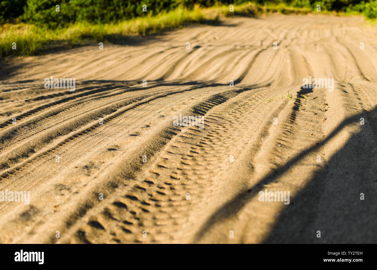 Jeep tracks hi-res stock photography and images - Alamy
