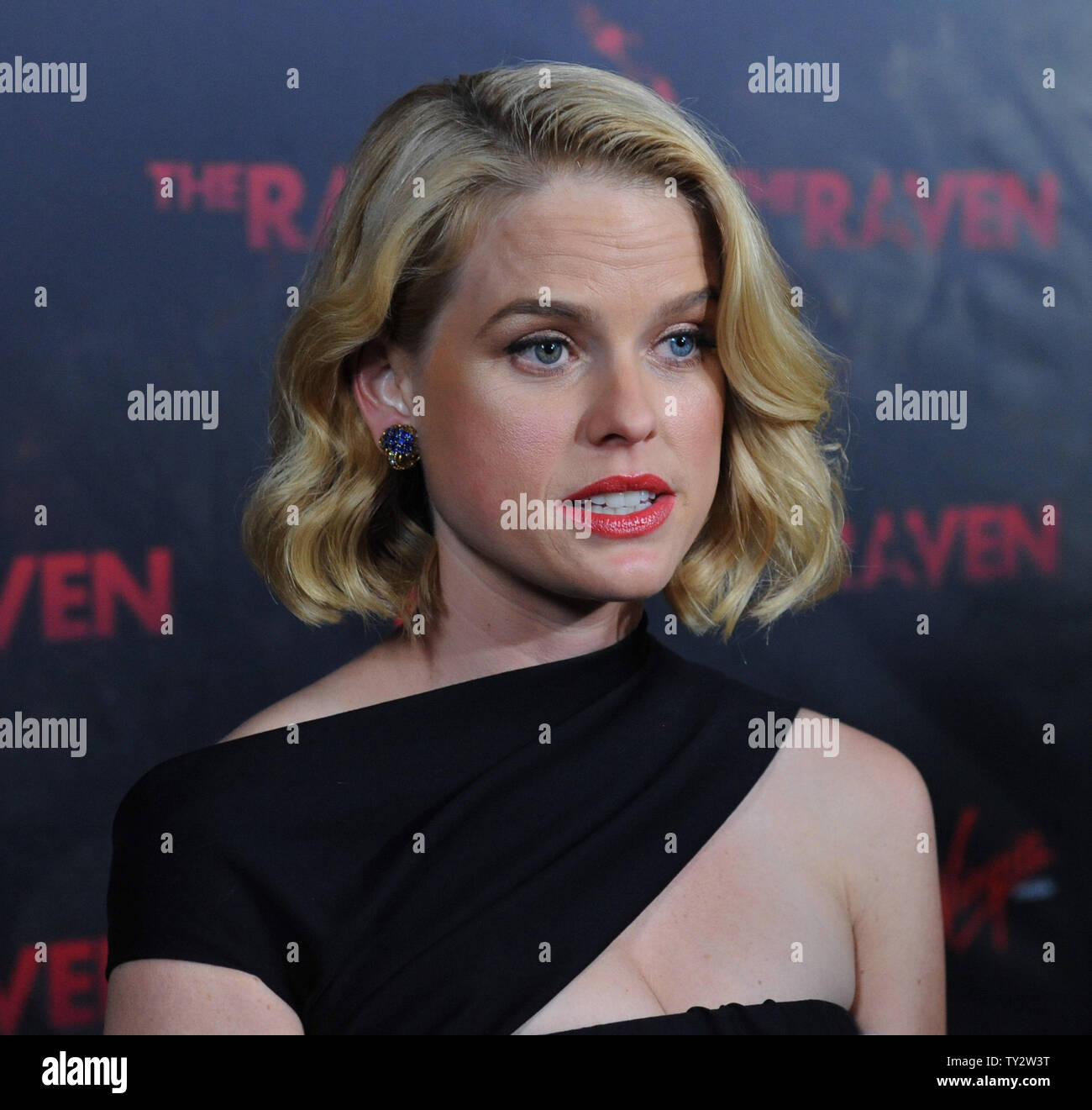 Alice eve raven hi-res stock photography and images - Alamy