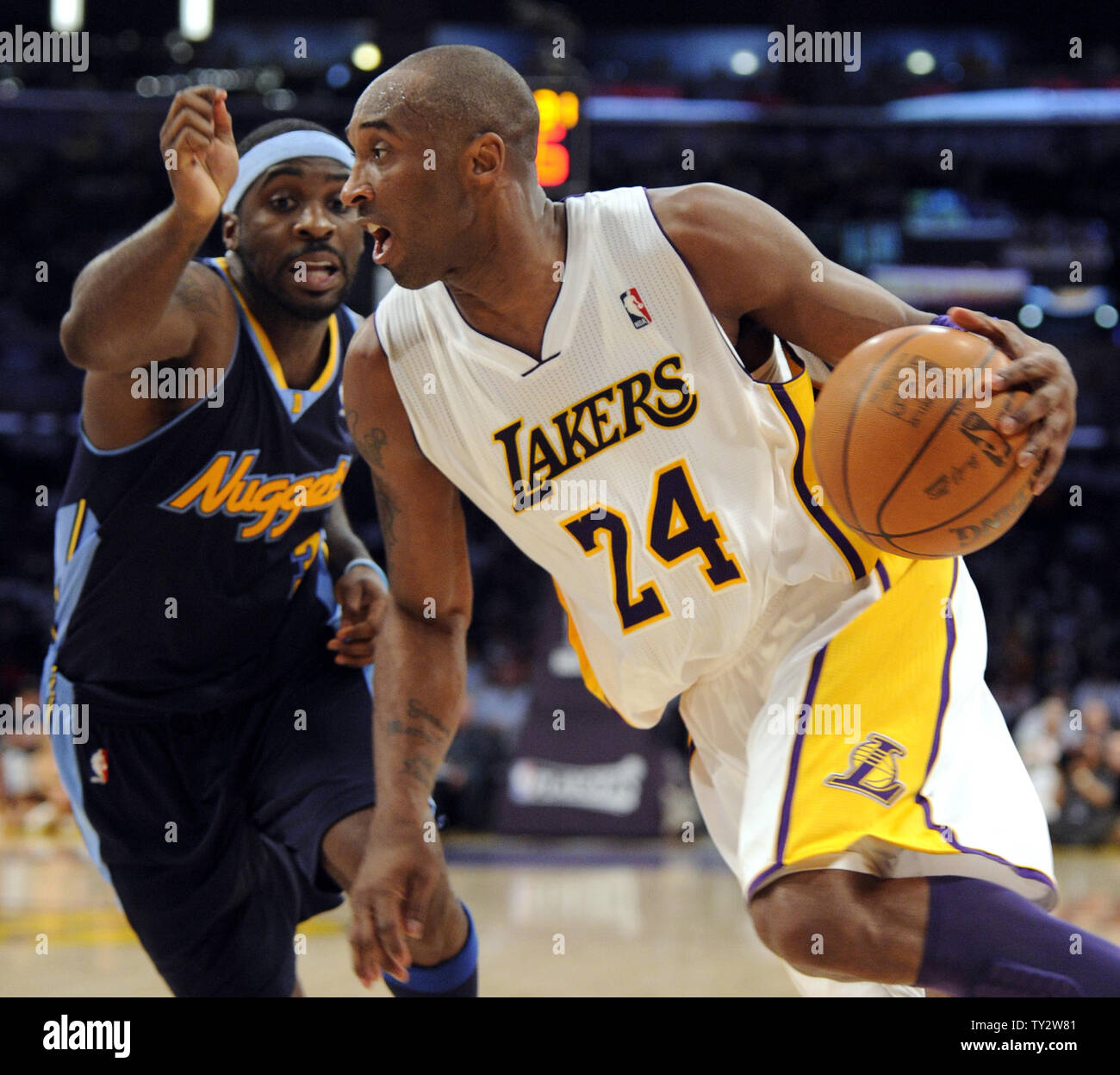 Los angeles lakers kobe drives hi-res stock photography and images - Alamy
