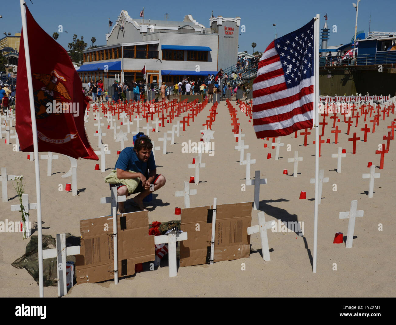Santa monica beach tribute hi-res stock photography and images - Alamy