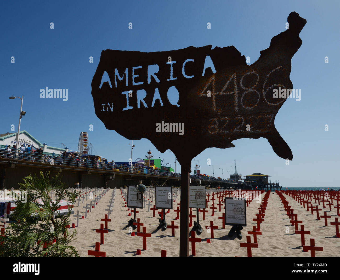 Crosses at santa monica beach hi-res stock photography and images - Alamy
