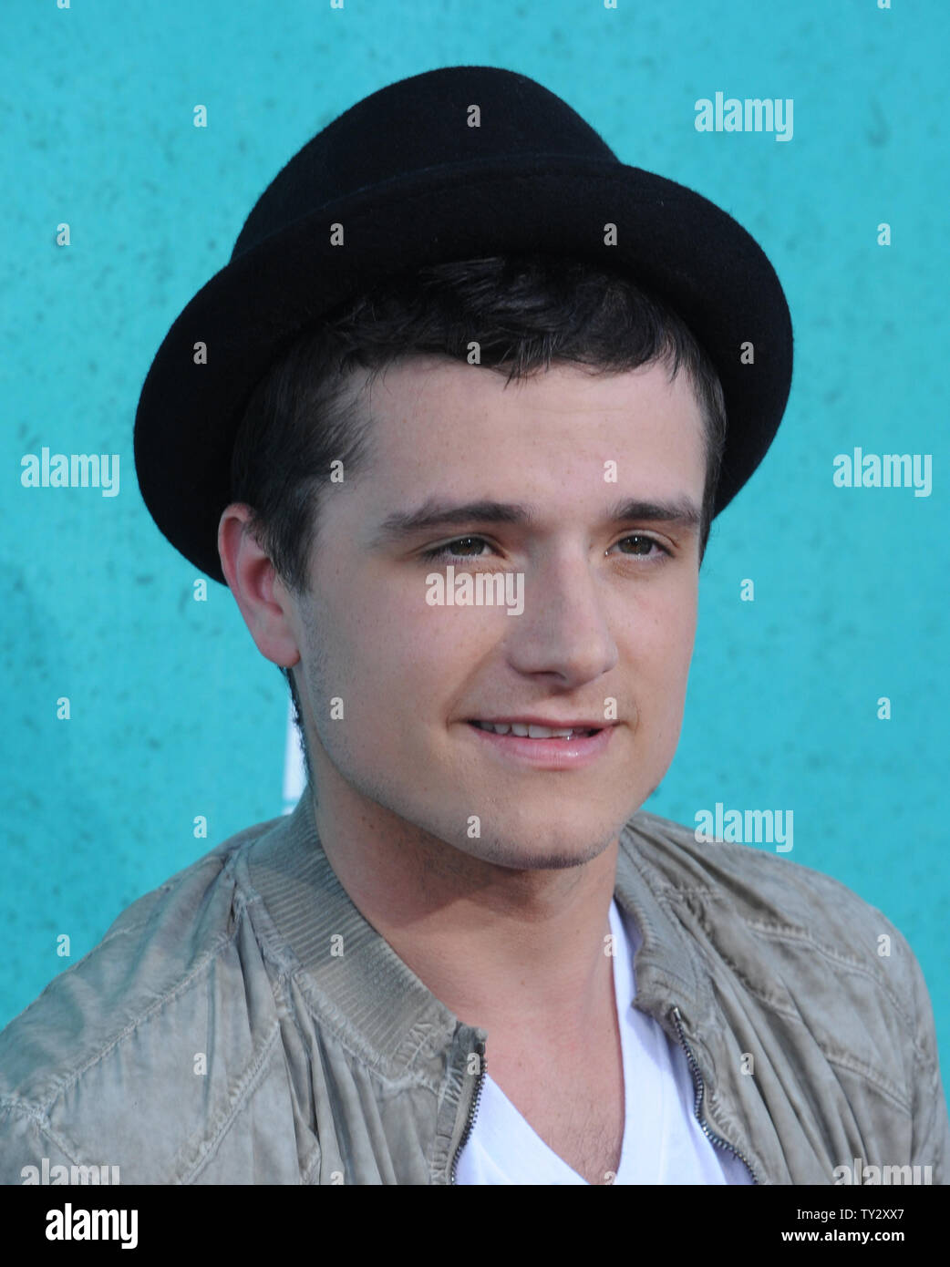 Actor Josh Hutcherson arrives at the MTV Movie Awards at the Gibson ...