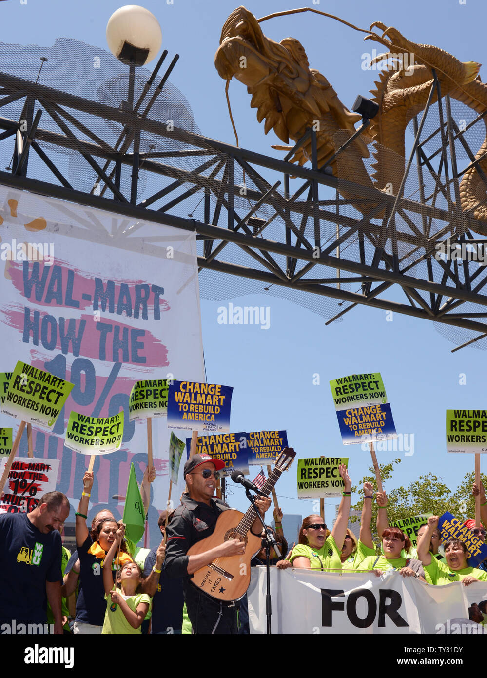 Rage against the machine protest hi-res stock photography and images ...
