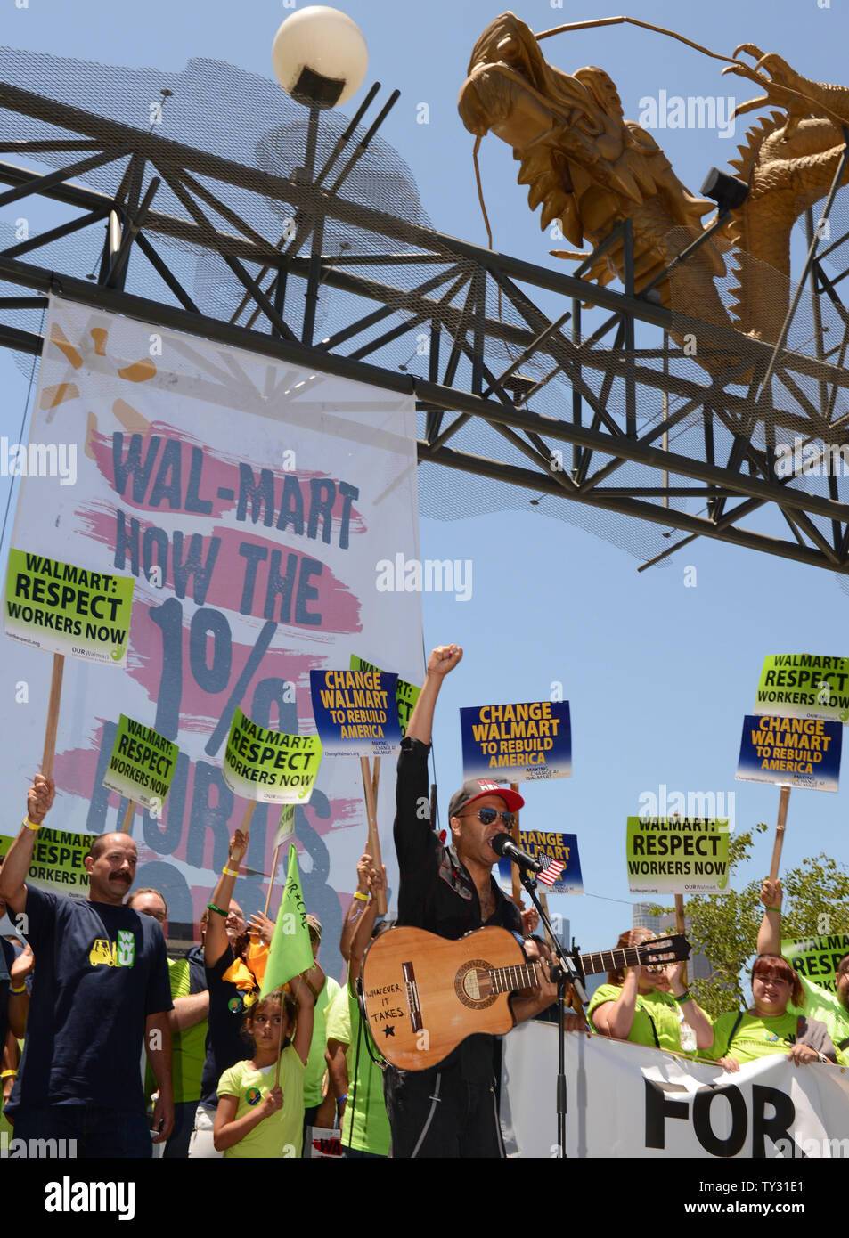 Rage against the machine protest hi-res stock photography and images ...