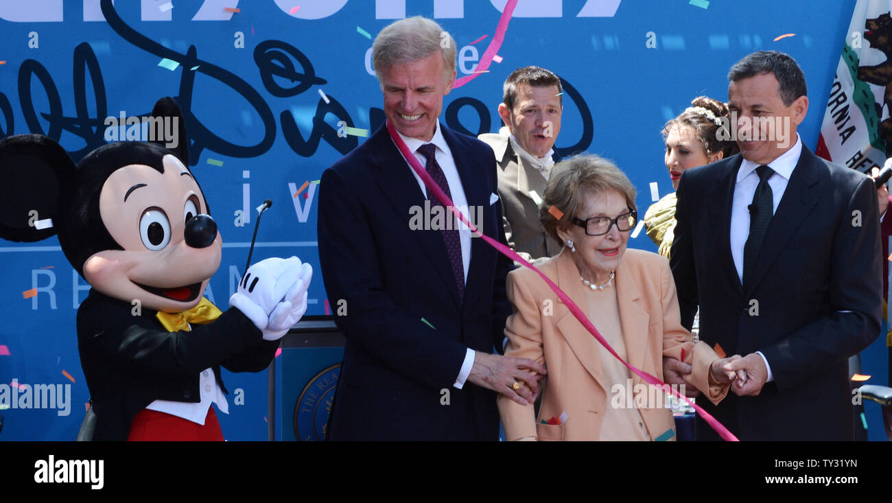 Walt disney share hi-res stock photography and images - Alamy