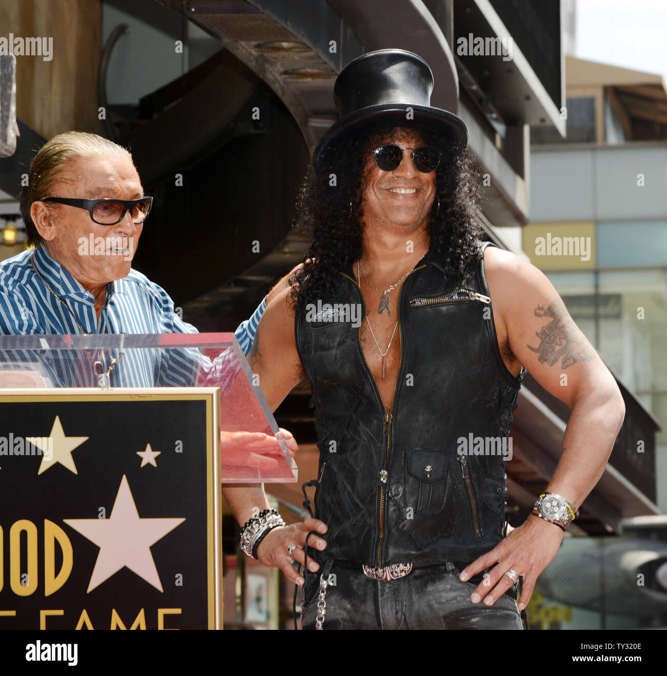 R star cafe hi-res stock photography and images - Alamy