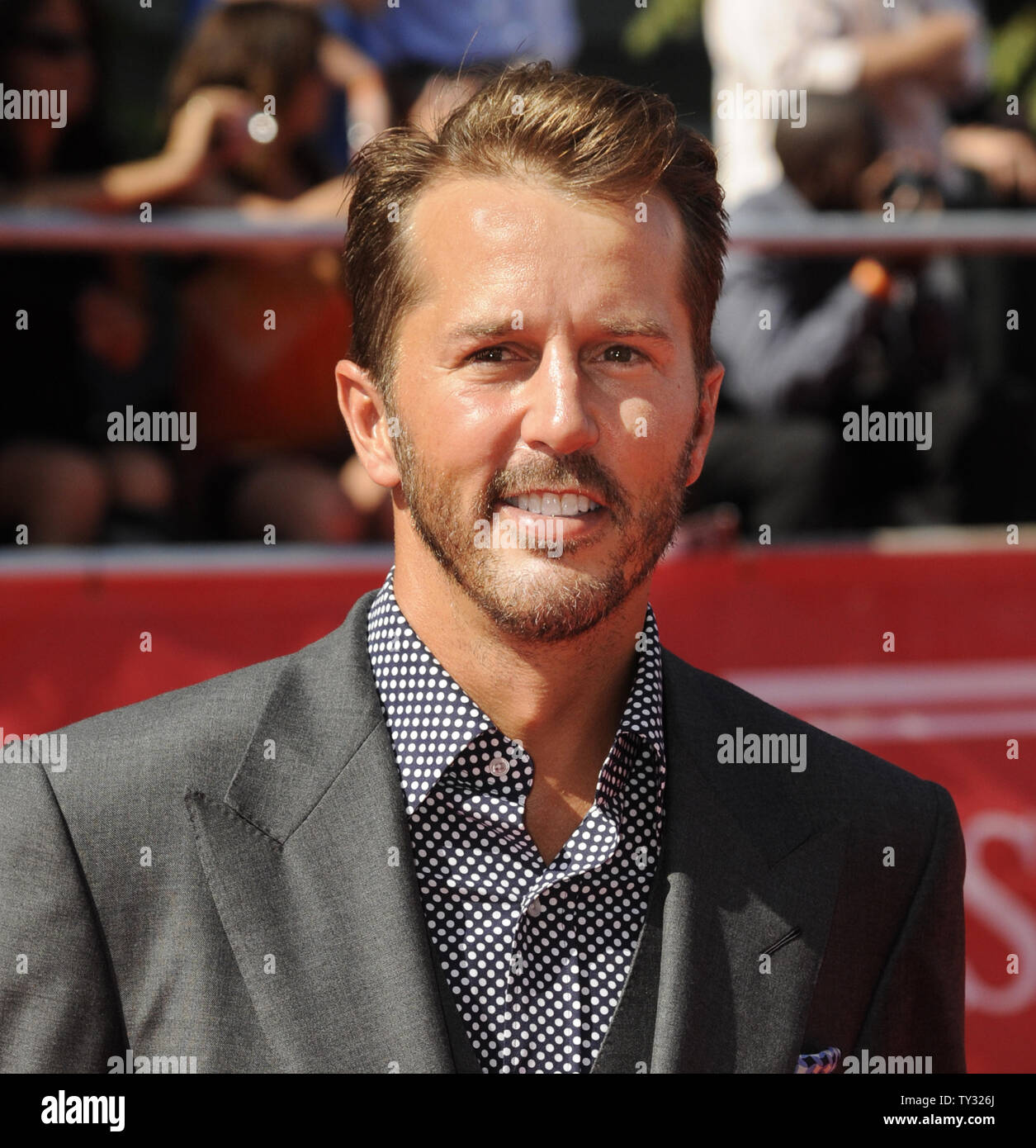 Former NHL player Mike Modano arrives for the ESPY Awards at Nokia ...