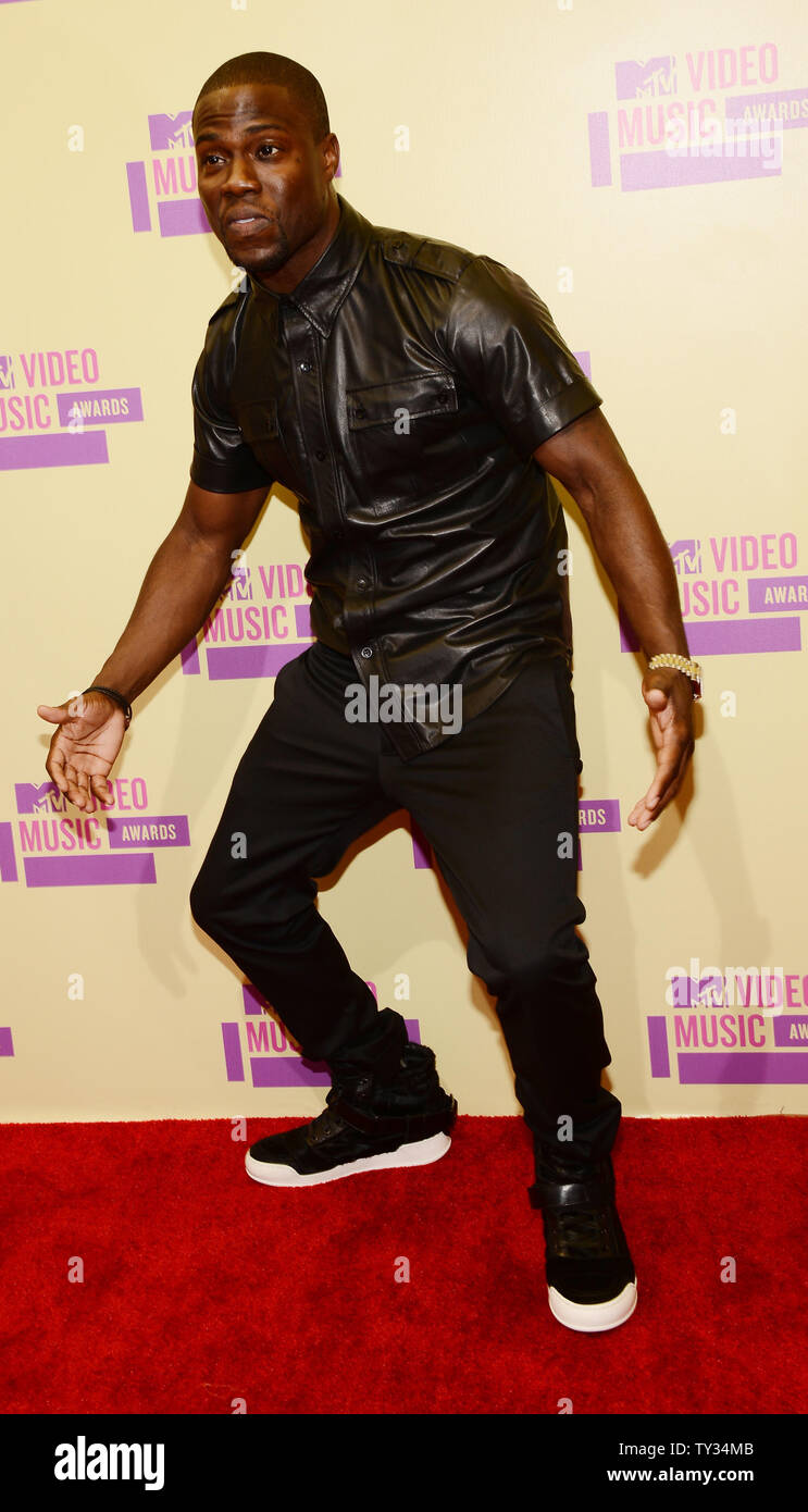 Host Kevin Hart arrives for the MTV Video Music Awards at Staples ...