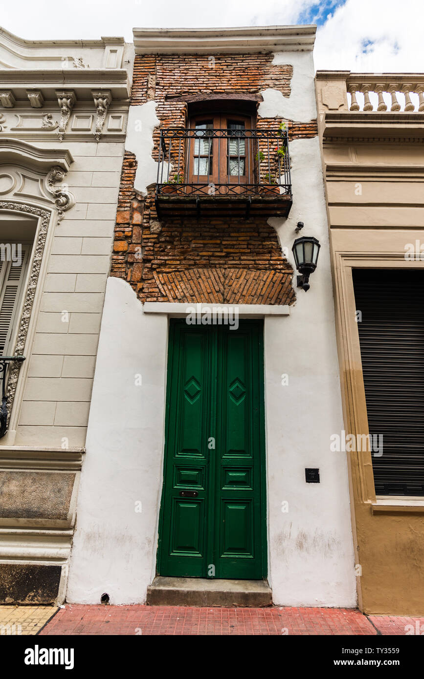 Narrow building hi-res stock photography and images - Alamy