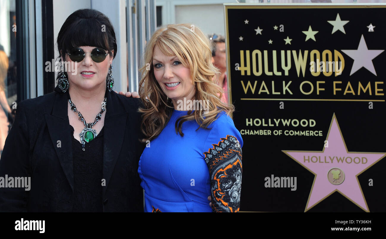 Heart band members Ann Wilson (L) and Nancy Wilson, the singing sisters ...