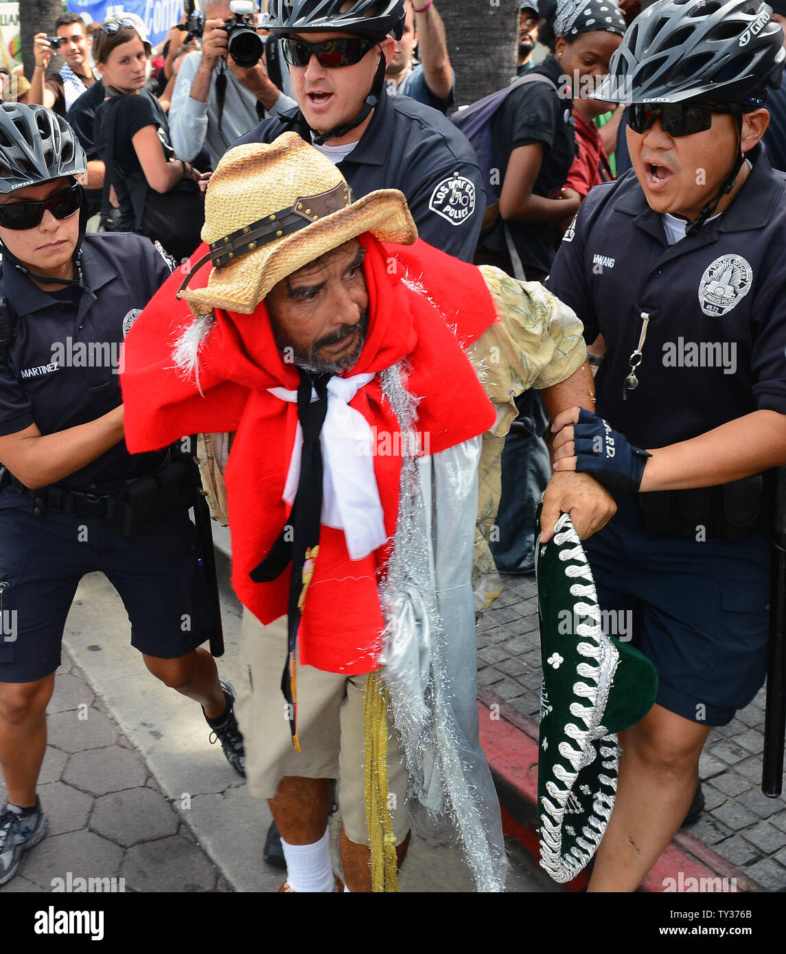 A counter protester is removed by ploice as members of the Answer ...