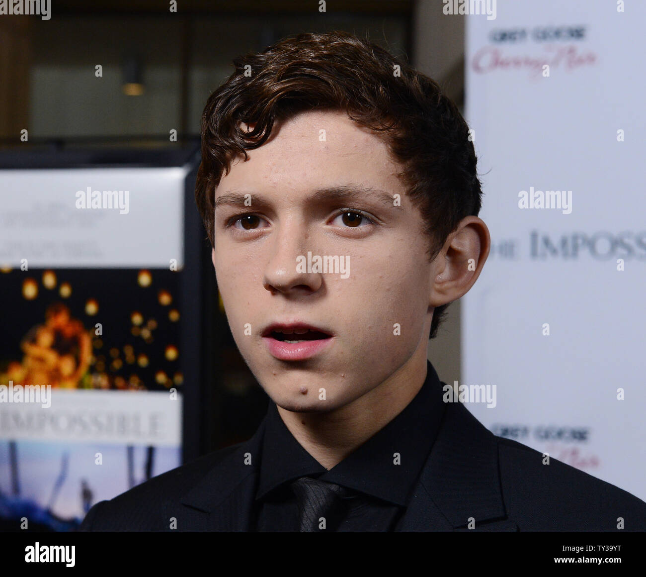 The impossible tom holland hi-res stock photography and images - Alamy