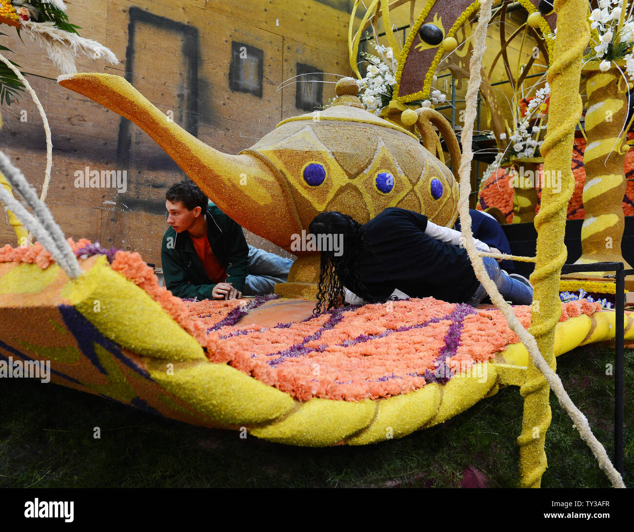 2012 rose parade floats hi-res stock photography and images - Alamy