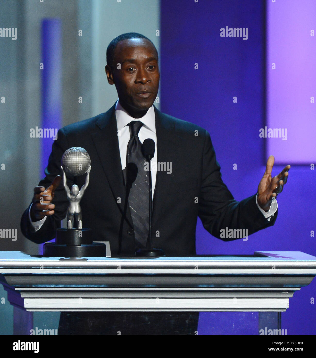 Actor Don Cheadle accepts the award for Outstanding Actor in a Comedy ...