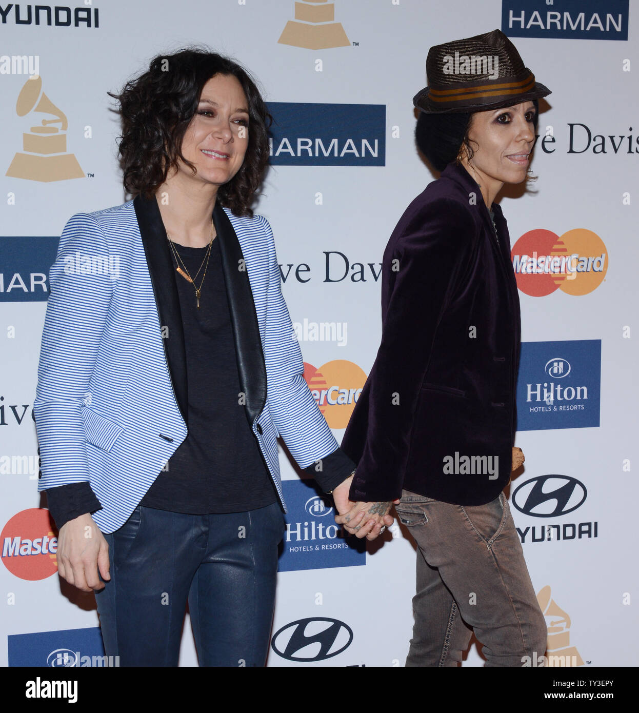 Sara gilbert and linda perry hi-res stock photography and images - Alamy