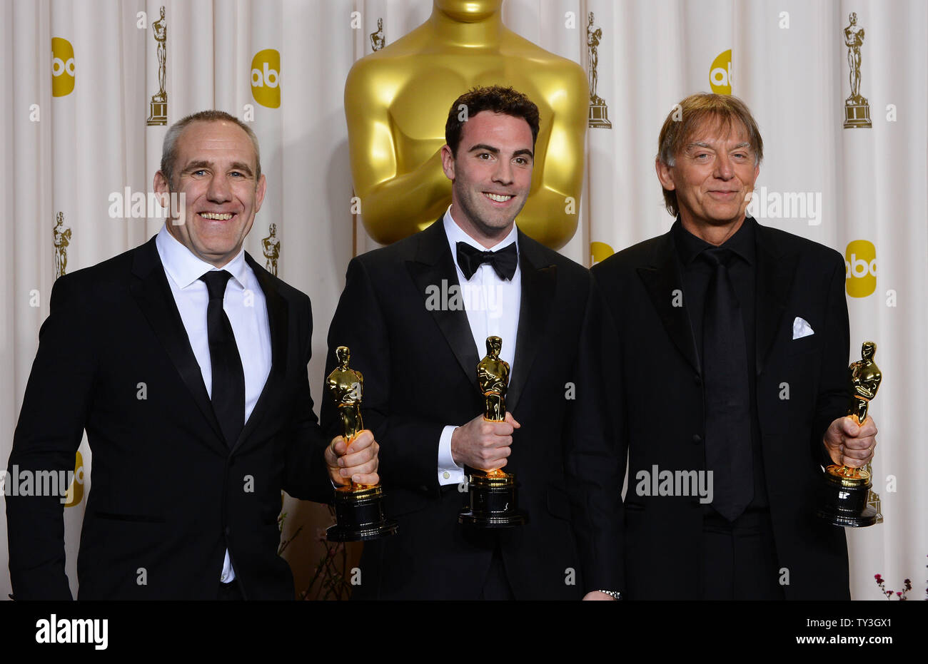 Andy Nelson, Mark Paterson and Simon Hayes hold their Oscars for best ...