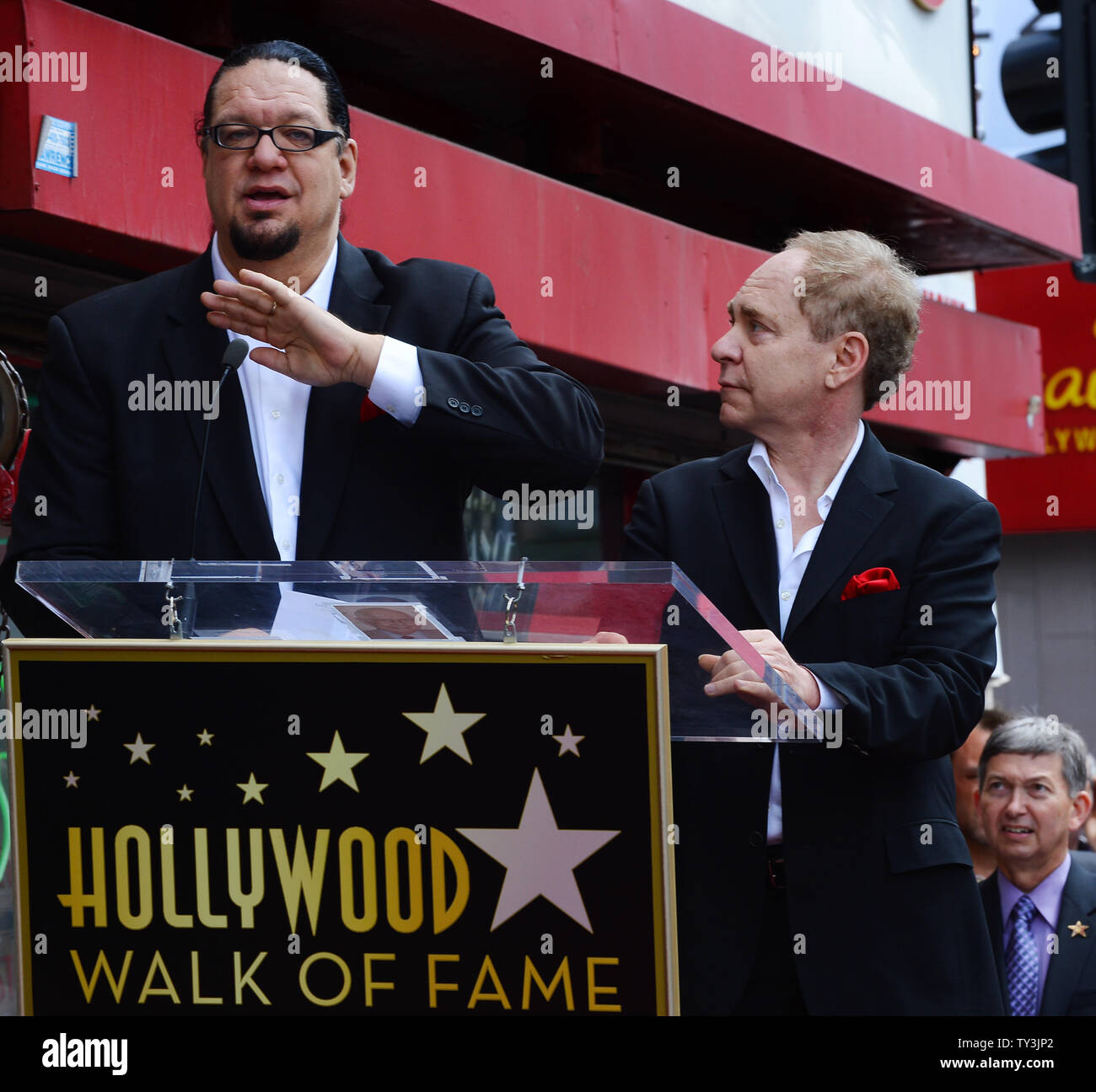 Penn Jillette (L) and Raymond Teller of the comedy/magic duo Penn ...