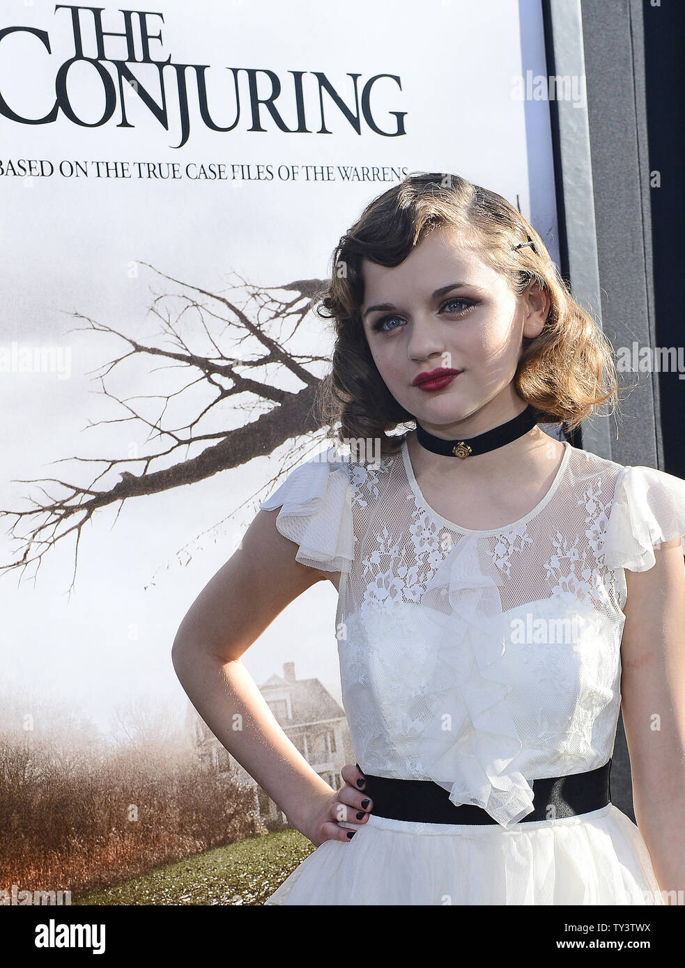 Joey King And Mackenzie Foy The Conjuring