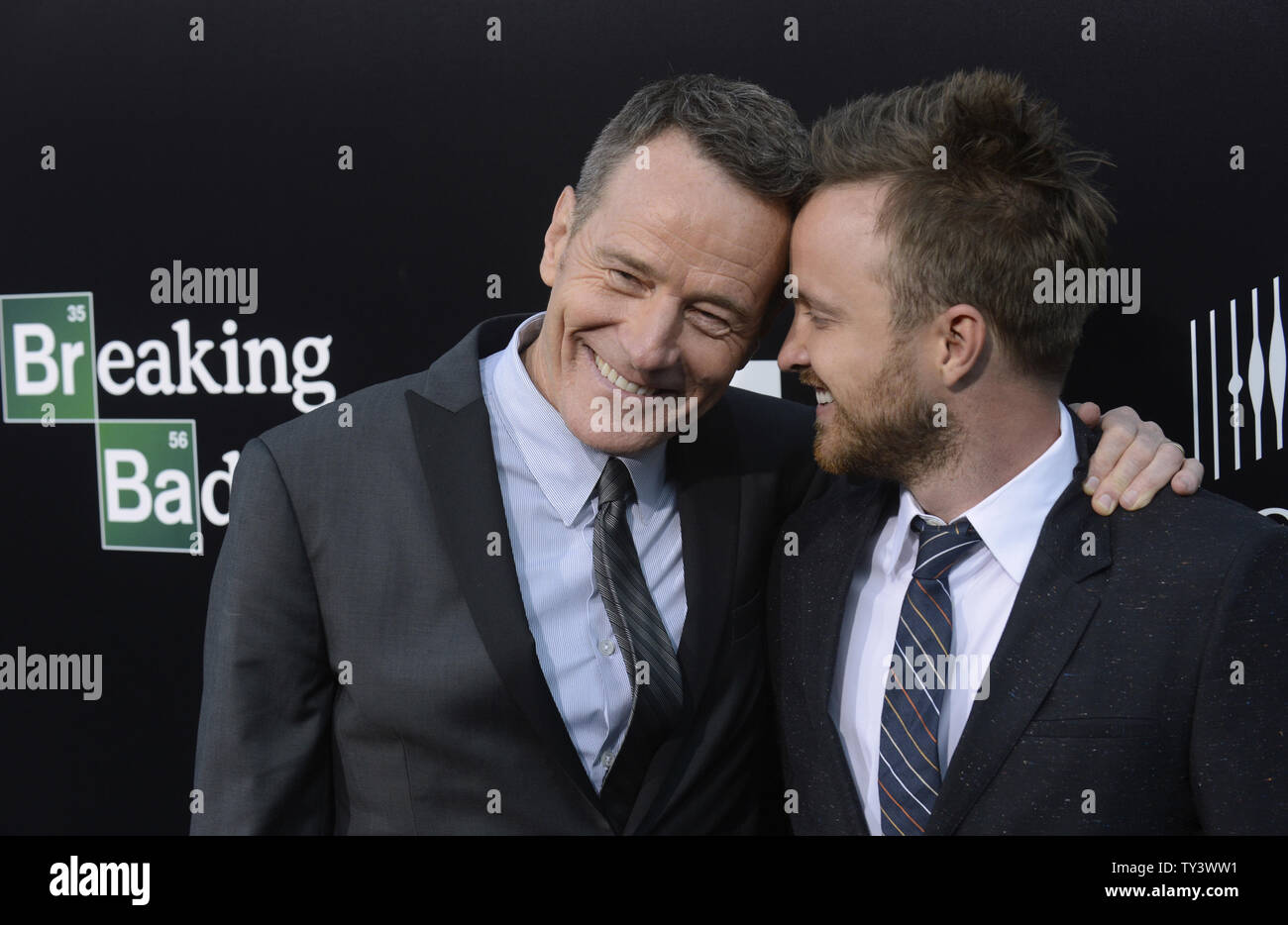 Cast members Bryan Cranston (L) and Aaron Paul attend a premiere ...