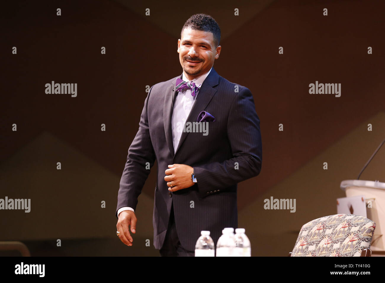 Dr steve perry hi-res stock photography and images - Alamy