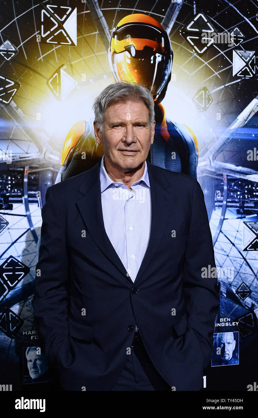 Cast member Harrison Ford attends the premiere of the sci-fi motion ...